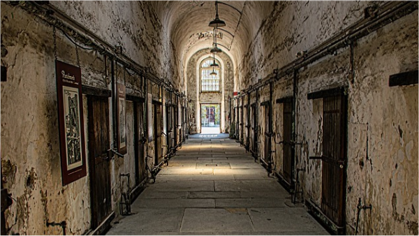 02- La prison | Genially