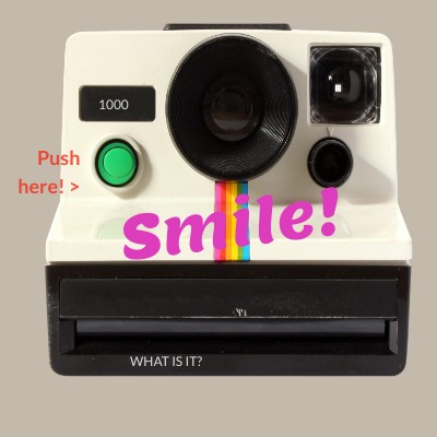 INSTANT CAMERA